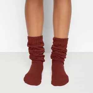 SKIMS Cable Knit Slouch Socks Sangria