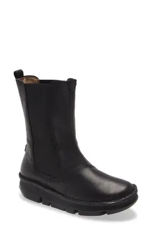 On Foot Paneled Shoes For Women