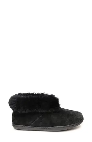 Minnetonka Genuine Sheepskin & Suede Slipper
