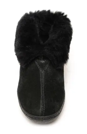 Minnetonka Genuine Sheepskin & Suede Slipper