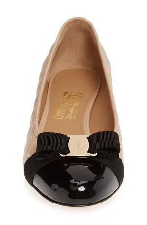 FERRAGAMO Vara Bow Pump - Bisque/black