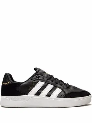 Casual adidas Low Top Sneakers