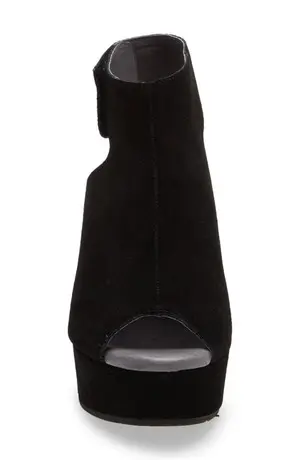 CHOCOLAT BLU Gabby Block Heel Sandal - Black Suede