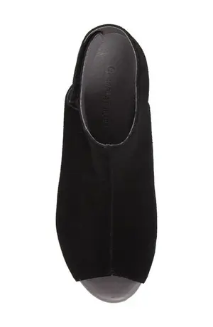 CHOCOLAT BLU Gabby Block Heel Sandal - Black Suede