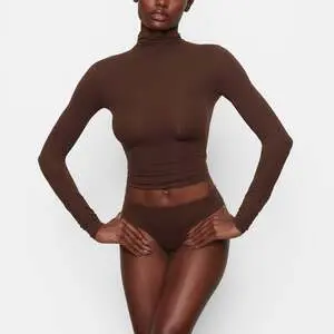 SKIMS Fits Everybody Turtleneck Top - Cocoa