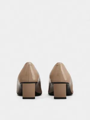 ROGER VIVIER Belle Vivier Patent Leather Pumps With Buckle Detail - Beige