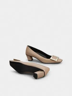 ROGER VIVIER Belle Vivier Patent Leather Pumps With Buckle Detail - Beige