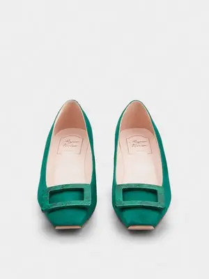 ROGER VIVIER Belle Vivier Stone Buckle Pumps