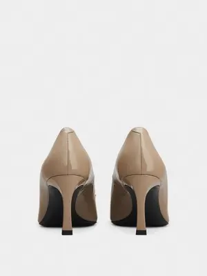ROGER VIVIER Trompette Pumps In Patent Leather - Beige
