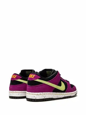 Nike Sb Dunk Low Terra Sneakers - Pink