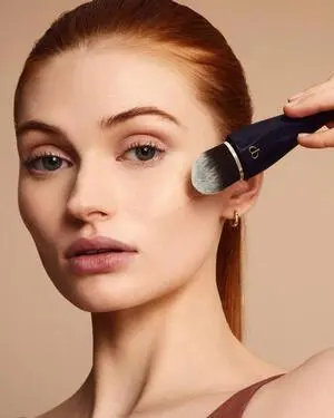 CLE DE PEAU BEAUTE Radiant Fluid Foundation Natural Spf 25, 1.1 Oz. Bf10 Light Buff