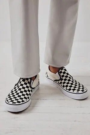 VANS Classic Checkered Slip-on Sneakers - Black/white