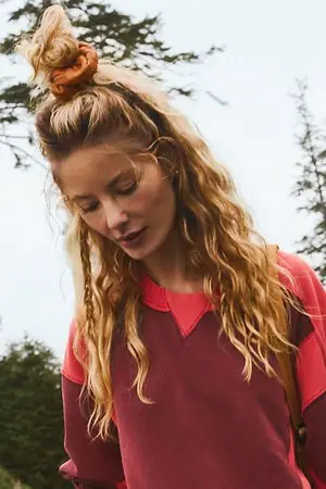 Free People Sports Puffer Scrunchie - Tan