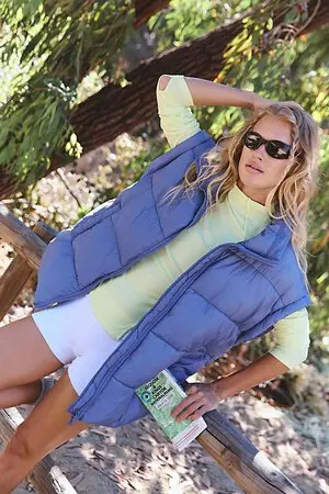 Free People In A Bubble Puffer Vest - Blue Ash
