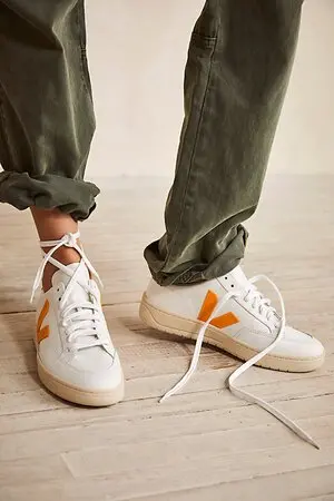 VEJA V-12 Sneakers Extra White / Ouro