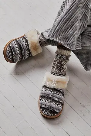 Minnetonka Suede Slippers Chalet Multi