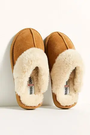 Minnetonka Chesney Suede Slippers