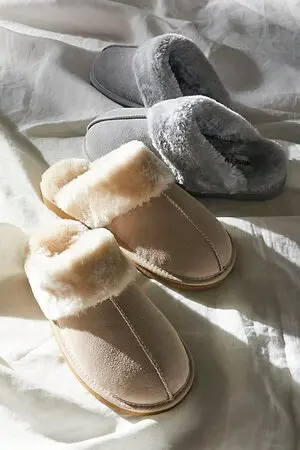 Minnetonka Chesney Slippers - Stone