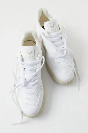 VEJA V-10 Sneakers Tan