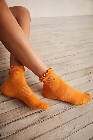Free People FP Movement Classic Ruffle Ankle Socks Russet