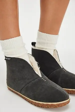 Minnetonka Tucson Suede Slippers - Charcoal