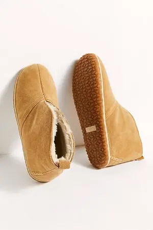 Minnetonka Tucson Slippers - Tan