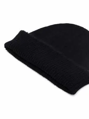 BARRIE Ribbed Cashmere Beanie - Black