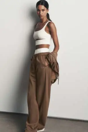 Alo Yoga Accolade Straight Leg Sweatpant - Java Brown