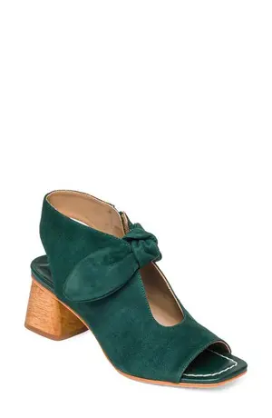 Bernardo Lizzie Sandal - Royal Pine Suede