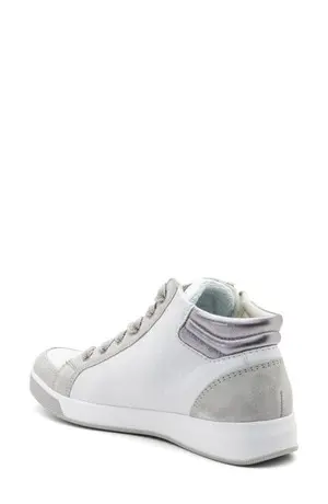 ARA Rei High Top Sneaker