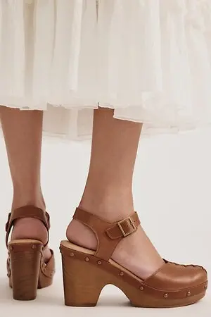 Free People Leather Platform Clogs With Stud Detailing And Adjustable Ankle Straps - Tan