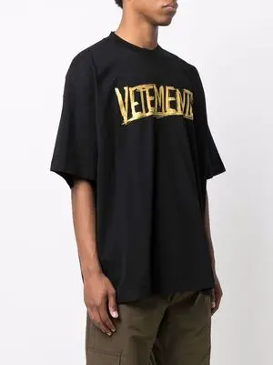 Vetements World Tour T-Hirt In Black - 49% Off | Editorialist