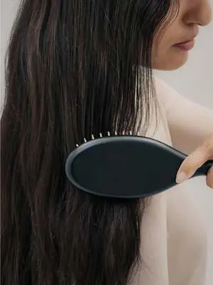CROWN AFFAIR The Brush No. 002 - Black
