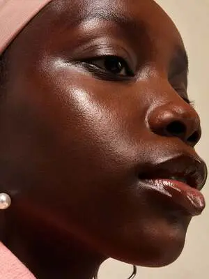 AMI COLE Light-catching Highlighter