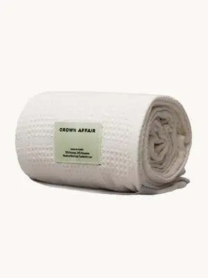 CROWN AFFAIR The Towel - White
