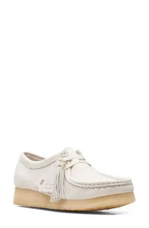 Clarks Clarks(r) Wallabee Chukka Boot White Suede