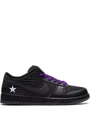 Nike X Familia Sb Dunk Low First Avenue Sneakers - Black