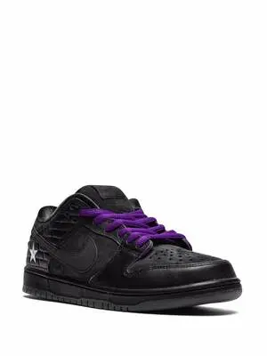Nike X Familia Sb Dunk Low First Avenue Sneakers - Black