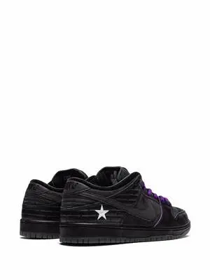 Nike X Familia Sb Dunk Low First Avenue Sneakers - Black