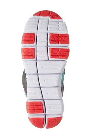 Nike Dynamo Free Sneaker