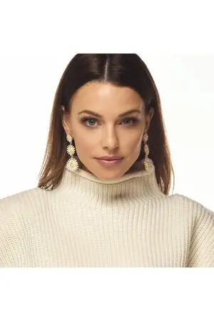 KENNETH JAY LANE Kenneth Jay Lane 3 Graduated Daisy Earrings