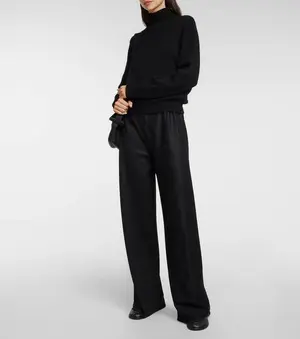 THE ROW Kensington Cashmere Turtleneck Sweater