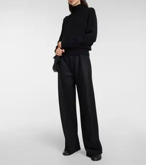 THE ROW Kensington Cashmere Turtleneck Sweater