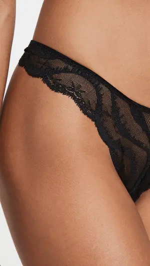 Kiki De Montparnasse Leche Moi Thong