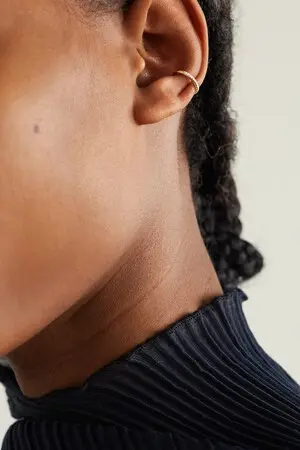 STONE AND STRAND Diamond Ear Cuff