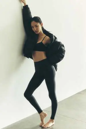 alo yoga Micro Waffle レギンス・クロップドタンクSET Fabrics 101: Micro Waffle — The Wear-Everywhere Texture | ALO