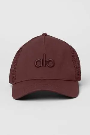 Alo Yoga District Trucker Cap Cherry Cola