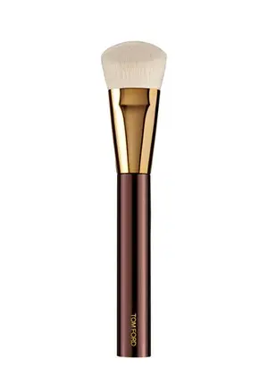 TOM FORD Shade And Illuminate Brush 04, Precision Application, Contouring Tool, Soft Bristles N/a