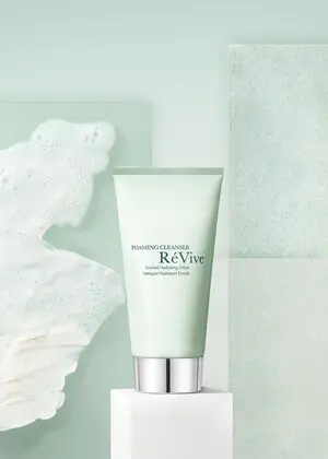 RÉVIVE Foaming Cleanser Enriched Hydrating Wash