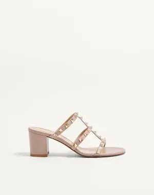 Valentino Garavani Rockstud Calfskin Leather Slide Sandal - Poudre